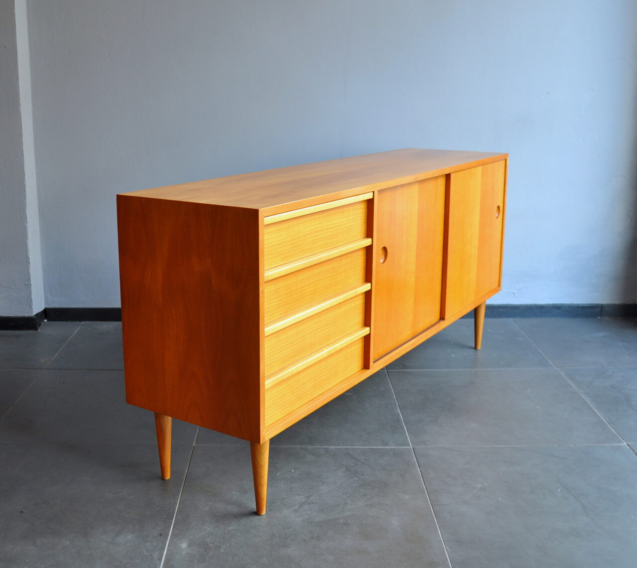 50er jahre sideboard hell / kastenmöbel / regale / 50er ...